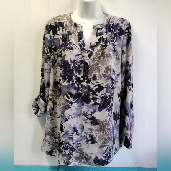 Simply Vera Vera Wang | Tops | Simply Vera Vera Floral Roll Tab Sleeves ...